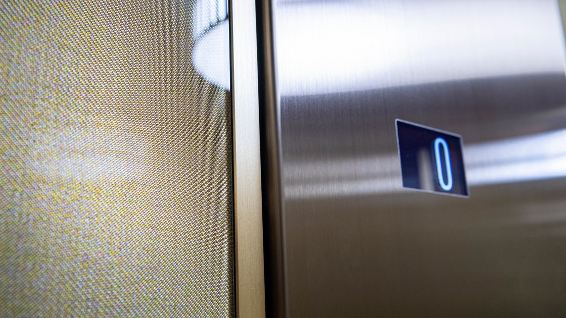 Modernisez les différents composants de l'ascenseur | Schindler France